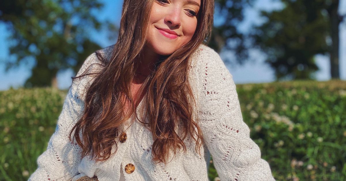 Allison Altschiller - Singer-Songwriter, Folk Artist | Songfinch