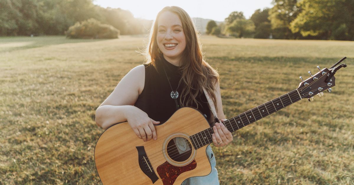 Rochelle Riser - Singer-Songwriter, Country Artist | Songfinch